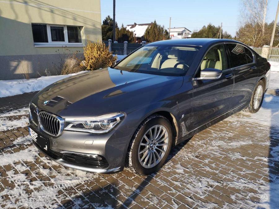 Grey BMW 740 2016 in Siauliai, with an engine capacity of 2.00 L and mileage of 212 thousand km for 21900 €, photo 1 on AUTOMOTO.COM.LV