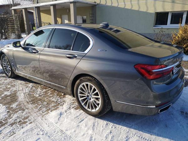 Grey BMW 740 2016 in Siauliai, with an engine capacity of 2.00 L and mileage of 212 thousand km for 21900 €, photo 3 on AUTOMOTO.COM.LV
