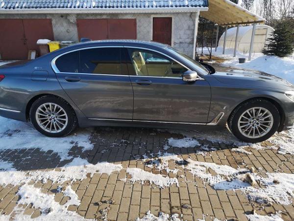 Grey BMW 740 2016 in Siauliai, with an engine capacity of 2.00 L and mileage of 212 thousand km for 21900 €, photo 6 on AUTOMOTO.COM.LV