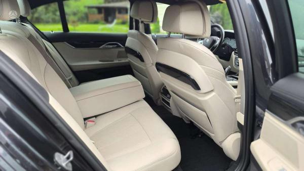 Pelēks BMW 740 2016 Kuršėnai, ar dzinēja tilpumu 2.99 L un nobraukumu 300 tūkst. km par 21300 €, foto 9 vietnē AUTOMOTO.COM.LV