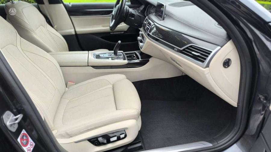 Pelēks BMW 740 2016 Kuršėnai, ar dzinēja tilpumu 2.99 L un nobraukumu 300 tūkst. km par 21300 €, foto 12 vietnē AUTOMOTO.COM.LV