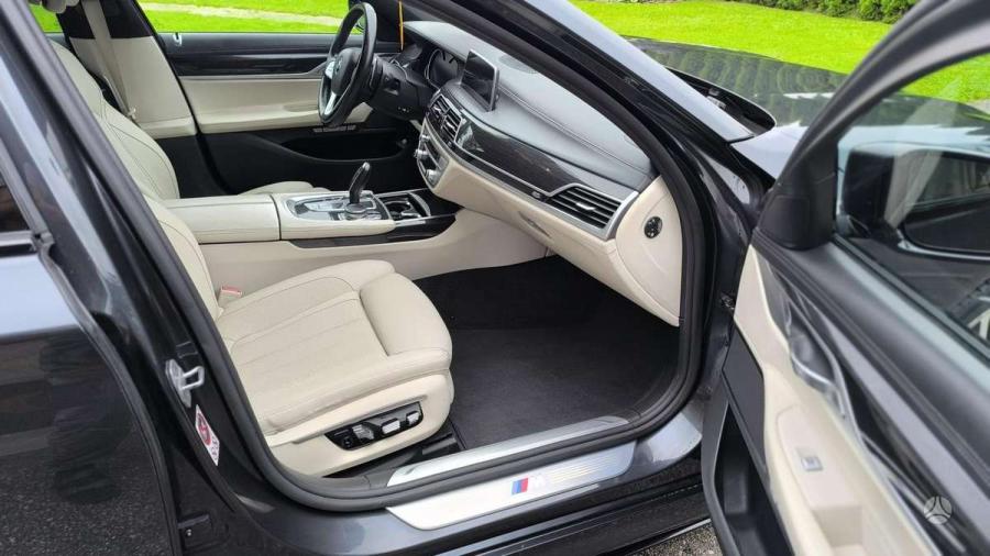 Pelēks BMW 740 2016 Kuršėnai, ar dzinēja tilpumu 2.99 L un nobraukumu 300 tūkst. km par 21300 €, foto 18 vietnē AUTOMOTO.COM.LV