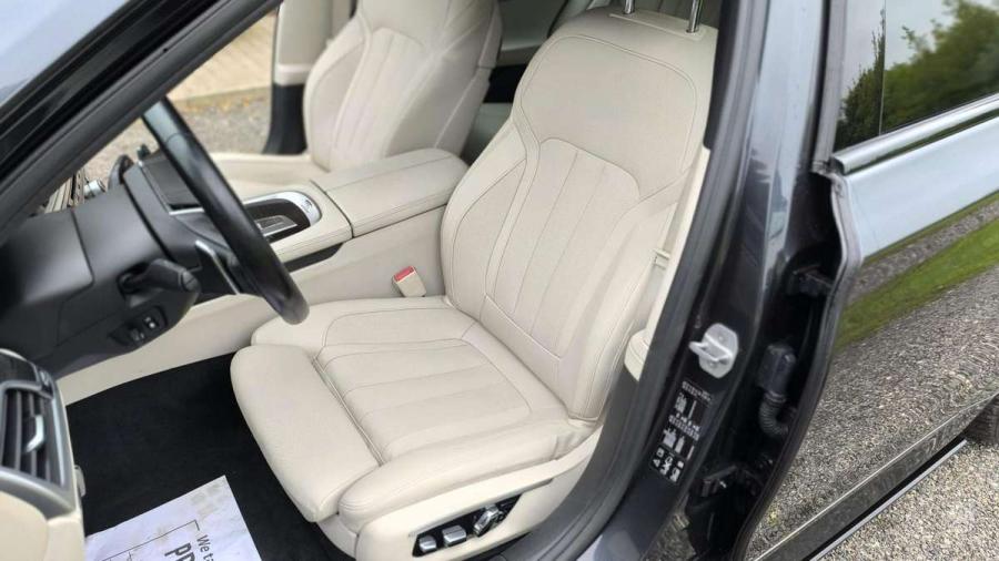 Pelēks BMW 740 2016 Kuršėnai, ar dzinēja tilpumu 2.99 L un nobraukumu 300 tūkst. km par 21300 €, foto 21 vietnē AUTOMOTO.COM.LV