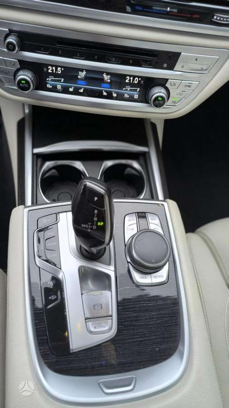 Pelēks BMW 740 2016 Kuršėnai, ar dzinēja tilpumu 2.99 L un nobraukumu 300 tūkst. km par 21300 €, foto 30 vietnē AUTOMOTO.COM.LV