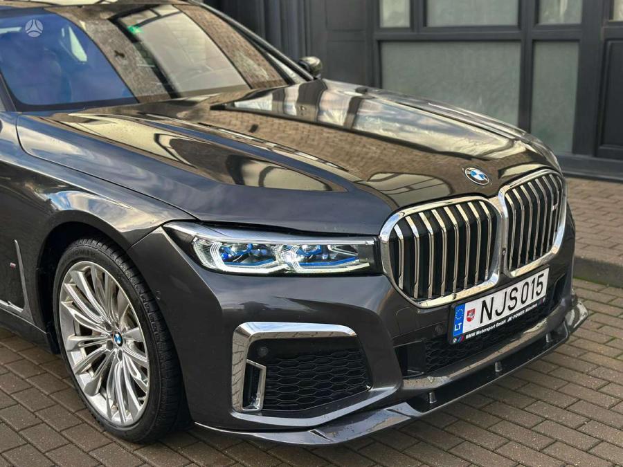 Grey BMW 740 2017 in Kaunas, with an engine capacity of 2.99 L and mileage of 265 thousand km for 26800 €, photo 1 on AUTOMOTO.COM.LV