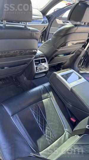 Pelēks BMW 740 2017 Rīga, ar dzinēja tilpumu 3.00 L un nobraukumu 280 tūkst. km par 25400 €, foto 9 vietnē AUTOMOTO.COM.LV