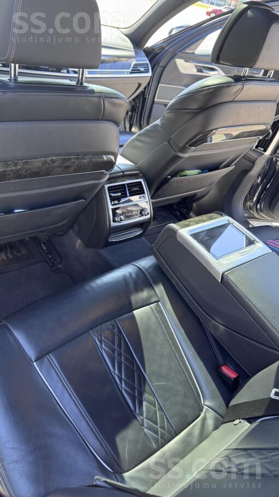 Pelēks BMW 740 2017 Rīga, ar dzinēja tilpumu 3.00 L un nobraukumu 280 tūkst. km par 25400 €, foto 9 vietnē AUTOMOTO.COM.LV