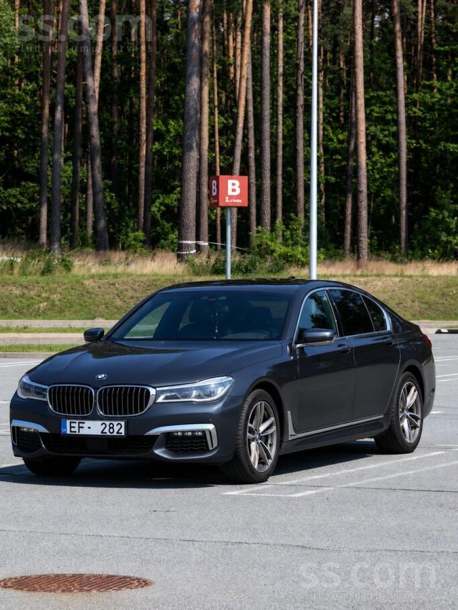 Grey BMW 740 2017 in Riga, with an engine capacity of 3.00 L and mileage of 282 thousand km for 24500 €, photo 3 on AUTOMOTO.COM.LV