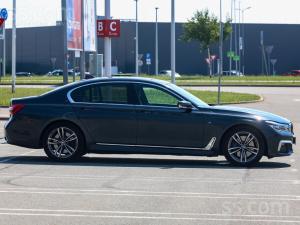 Grey BMW 740 2017 in Riga, with an engine capacity of 3.00 L and mileage of 282 thousand km for 24500 €, photo 6 on AUTOMOTO.COM.LV