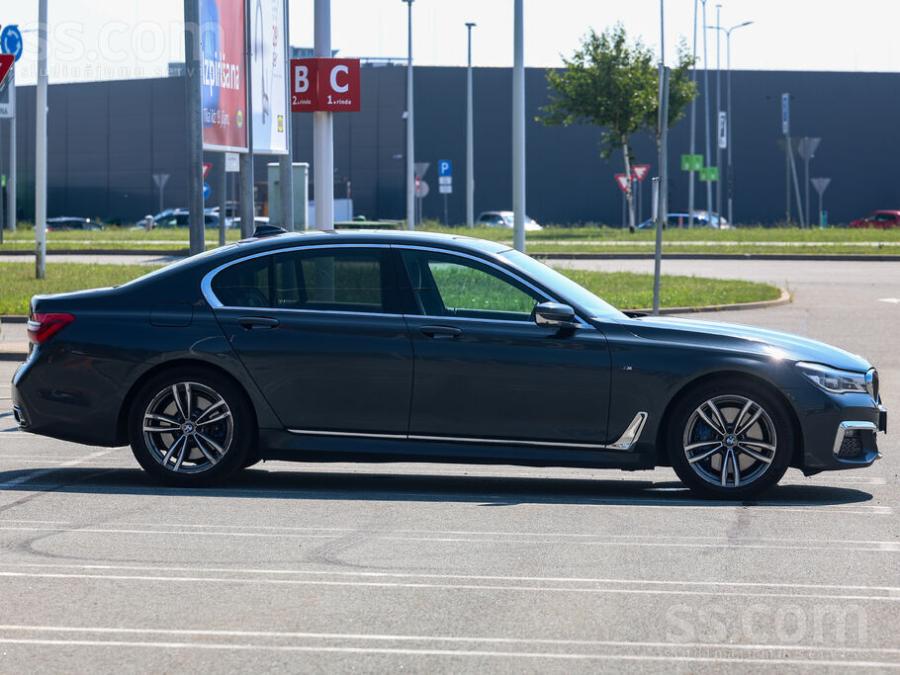 Grey BMW 740 2017 in Riga, with an engine capacity of 3.00 L and mileage of 282 thousand km for 24500 €, photo 6 on AUTOMOTO.COM.LV