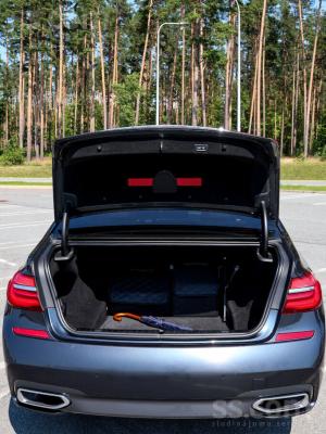 Grey BMW 740 2017 in Riga, with an engine capacity of 3.00 L and mileage of 282 thousand km for 24500 €, photo 8 on AUTOMOTO.COM.LV