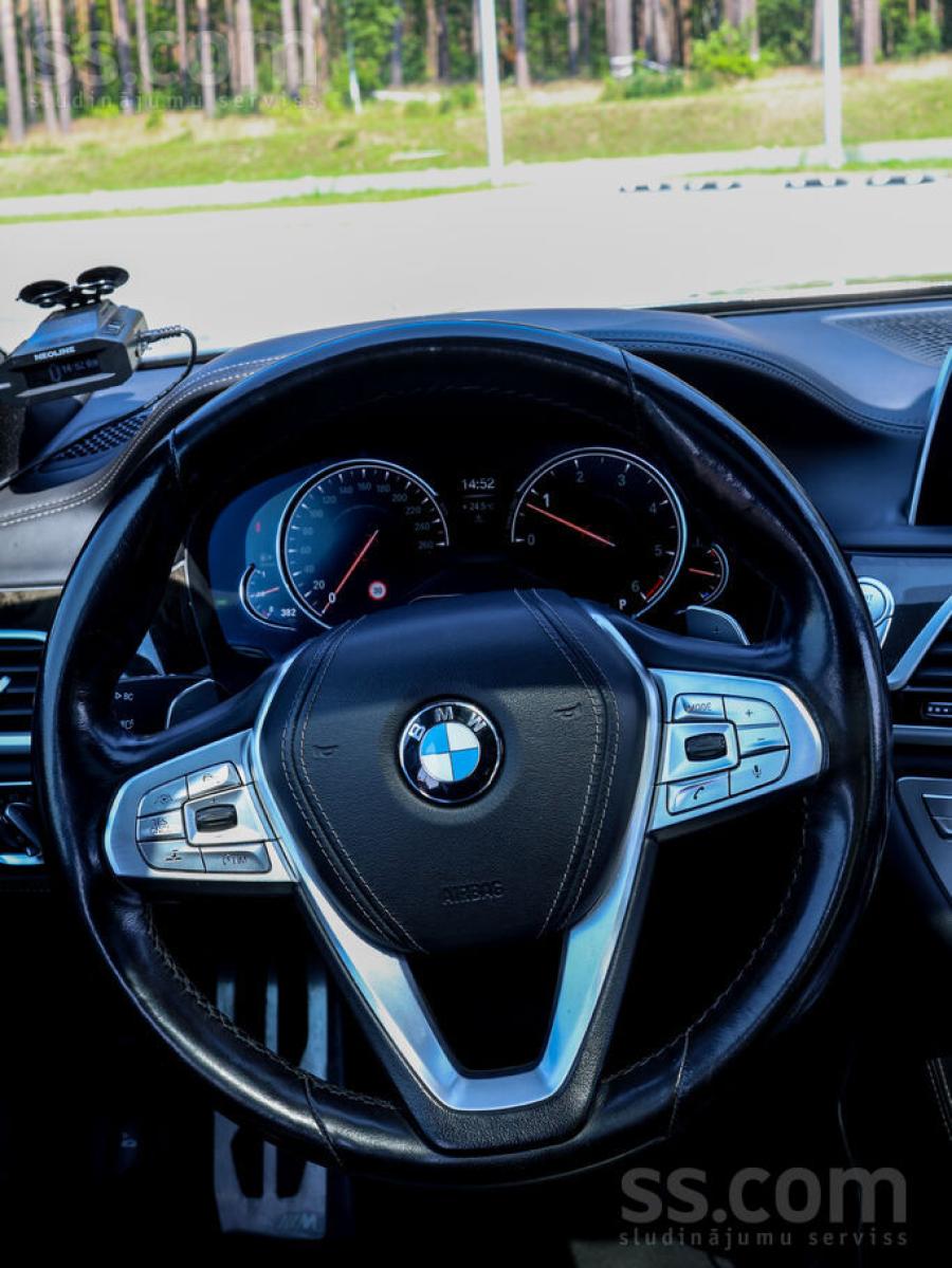 Grey BMW 740 2017 in Riga, with an engine capacity of 3.00 L and mileage of 282 thousand km for 24500 €, photo 9 on AUTOMOTO.COM.LV