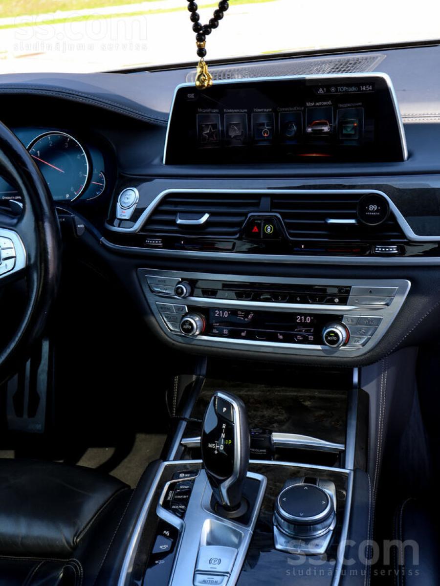 Grey BMW 740 2017 in Riga, with an engine capacity of 3.00 L and mileage of 282 thousand km for 24500 €, photo 10 on AUTOMOTO.COM.LV