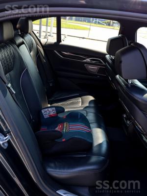 Grey BMW 740 2017 in Riga, with an engine capacity of 3.00 L and mileage of 282 thousand km for 24500 €, photo 12 on AUTOMOTO.COM.LV