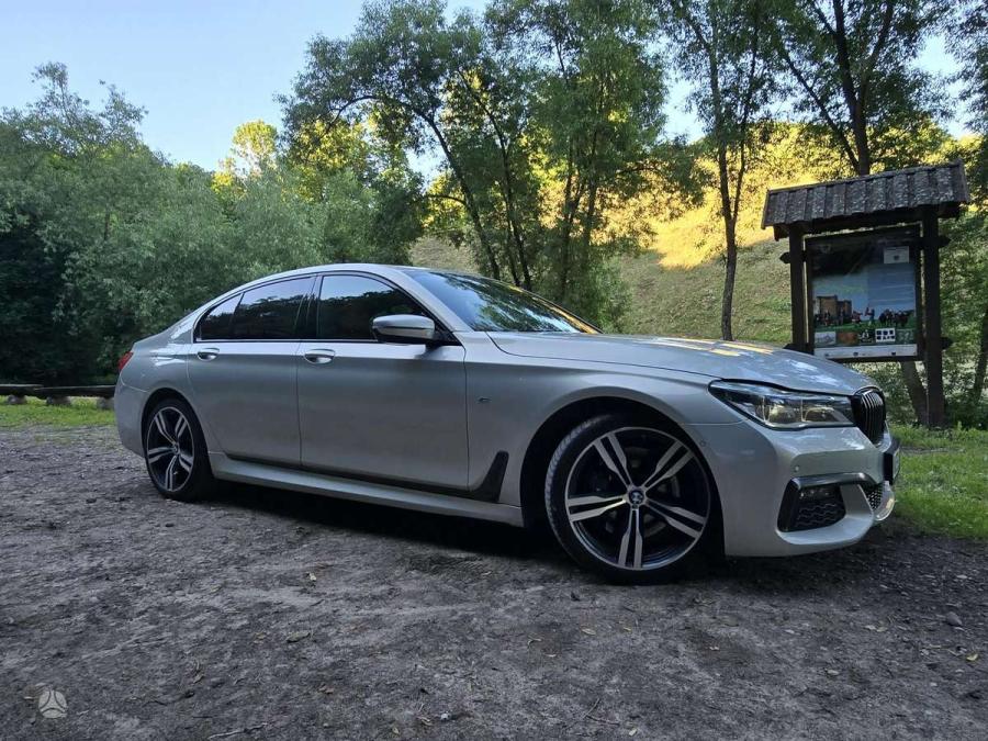 Grey BMW 740 2017 in Klaipeda, with an engine capacity of 2.99 L and mileage of 198 thousand km for 26500 €, photo 3 on AUTOMOTO.COM.LV