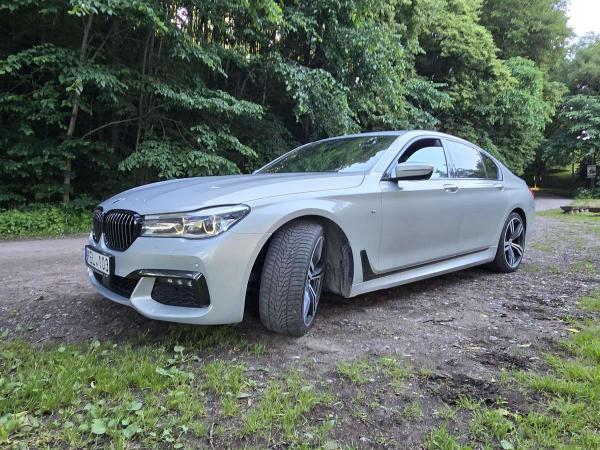 Grey BMW 740 2017 in Klaipeda, with an engine capacity of 2.99 L and mileage of 198 thousand km for 26500 €, photo 5 on AUTOMOTO.COM.LV