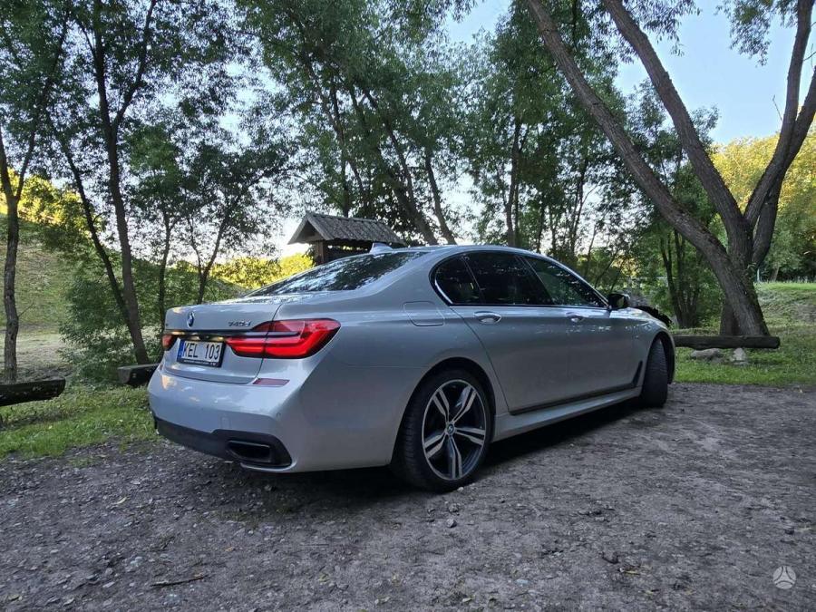 Grey BMW 740 2017 in Klaipeda, with an engine capacity of 2.99 L and mileage of 198 thousand km for 26500 €, photo 9 on AUTOMOTO.COM.LV