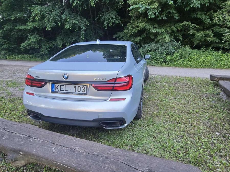 Grey BMW 740 2017 in Klaipeda, with an engine capacity of 2.99 L and mileage of 198 thousand km for 26500 €, photo 10 on AUTOMOTO.COM.LV
