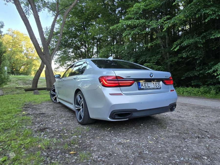 Grey BMW 740 2017 in Klaipeda, with an engine capacity of 2.99 L and mileage of 198 thousand km for 26500 €, photo 11 on AUTOMOTO.COM.LV