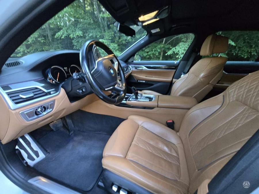 Grey BMW 740 2017 in Klaipeda, with an engine capacity of 2.99 L and mileage of 198 thousand km for 26500 €, photo 13 on AUTOMOTO.COM.LV