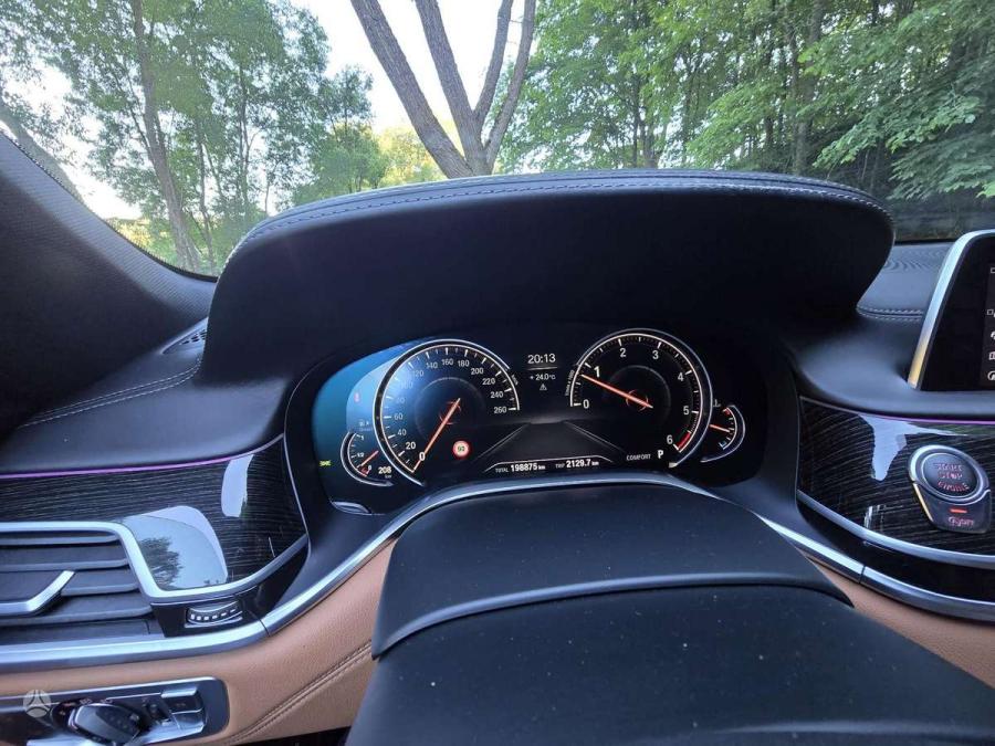 Grey BMW 740 2017 in Klaipeda, with an engine capacity of 2.99 L and mileage of 198 thousand km for 26500 €, photo 14 on AUTOMOTO.COM.LV