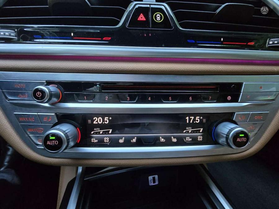 Grey BMW 740 2017 in Klaipeda, with an engine capacity of 2.99 L and mileage of 198 thousand km for 26500 €, photo 18 on AUTOMOTO.COM.LV