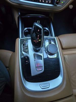Grey BMW 740 2017 in Klaipeda, with an engine capacity of 2.99 L and mileage of 198 thousand km for 26500 €, photo 19 on AUTOMOTO.COM.LV