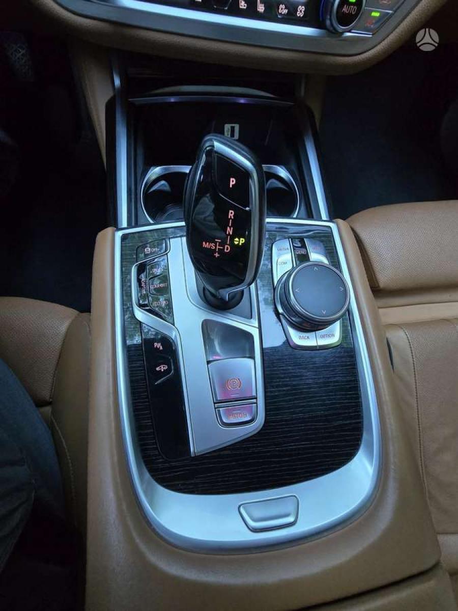 Grey BMW 740 2017 in Klaipeda, with an engine capacity of 2.99 L and mileage of 198 thousand km for 26500 €, photo 19 on AUTOMOTO.COM.LV