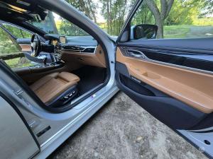 Grey BMW 740 2017 in Klaipeda, with an engine capacity of 2.99 L and mileage of 198 thousand km for 26500 €, photo 21 on AUTOMOTO.COM.LV