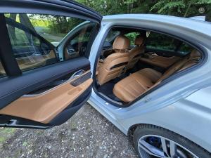 Grey BMW 740 2017 in Klaipeda, with an engine capacity of 2.99 L and mileage of 198 thousand km for 26500 €, photo 23 on AUTOMOTO.COM.LV