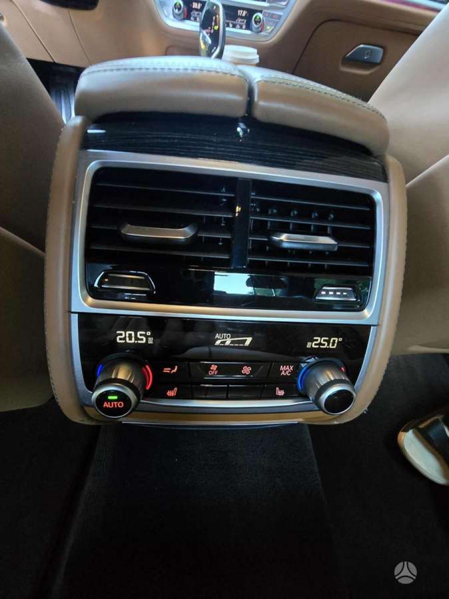 Grey BMW 740 2017 in Klaipeda, with an engine capacity of 2.99 L and mileage of 198 thousand km for 26500 €, photo 26 on AUTOMOTO.COM.LV