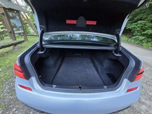 Grey BMW 740 2017 in Klaipeda, with an engine capacity of 2.99 L and mileage of 198 thousand km for 26500 €, photo 27 on AUTOMOTO.COM.LV