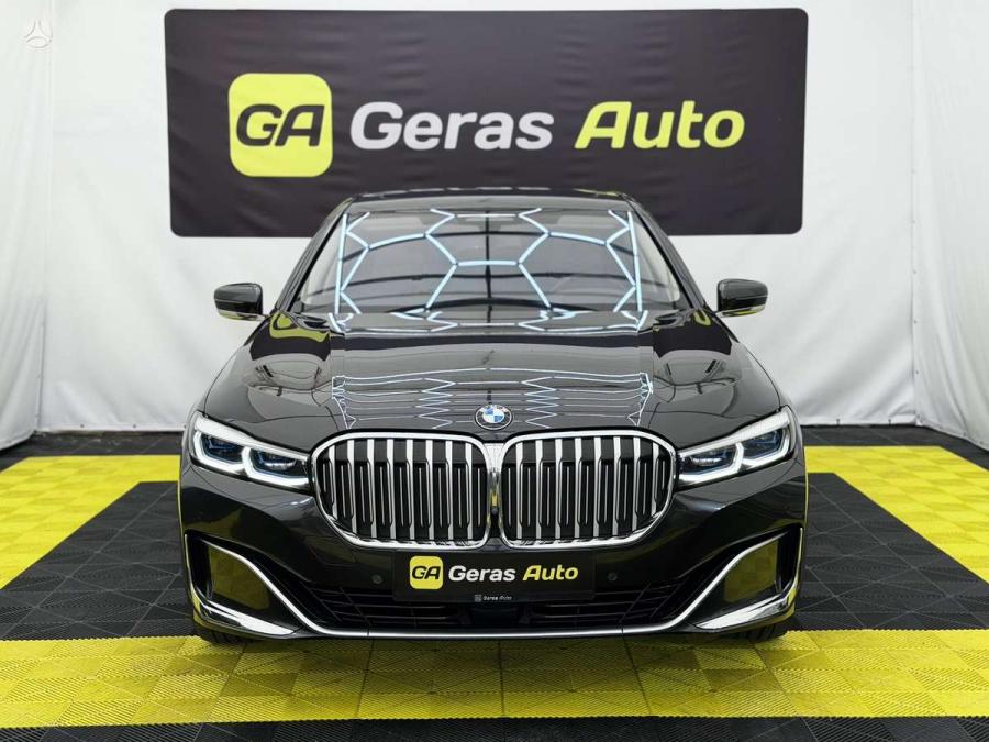 Grey BMW 740 2020 in Vilnius, with an engine capacity of 2.99 L and mileage of 222 thousand km for 33999 €, photo 8 on AUTOMOTO.COM.LV
