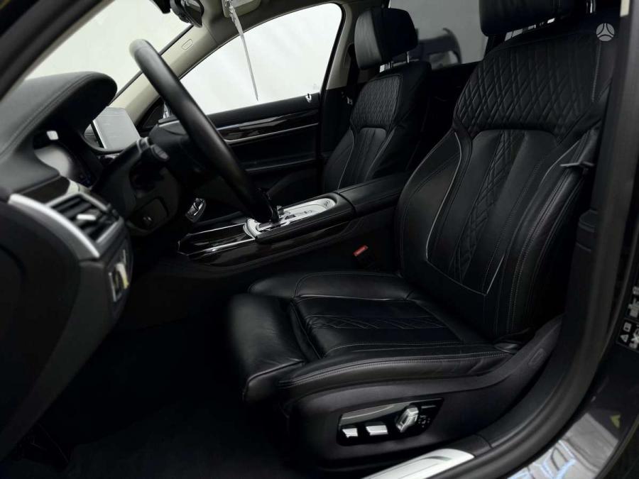 Grey BMW 740 2020 in Vilnius, with an engine capacity of 2.99 L and mileage of 222 thousand km for 33999 €, photo 11 on AUTOMOTO.COM.LV