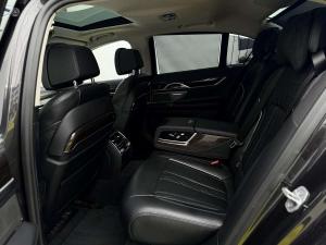 Grey BMW 740 2020 in Vilnius, with an engine capacity of 2.99 L and mileage of 222 thousand km for 33999 €, photo 12 on AUTOMOTO.COM.LV
