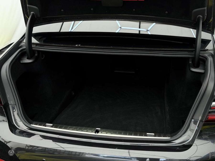 Grey BMW 740 2020 in Vilnius, with an engine capacity of 2.99 L and mileage of 222 thousand km for 33999 €, photo 13 on AUTOMOTO.COM.LV