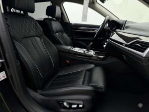 Grey BMW 740 2020 in Vilnius, with an engine capacity of 2.99 L and mileage of 222 thousand km for 33999 €, photo 16 on AUTOMOTO.COM.LV