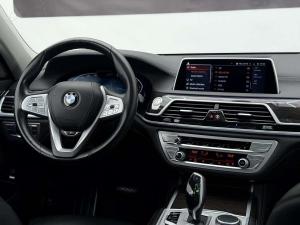 Grey BMW 740 2020 in Vilnius, with an engine capacity of 2.99 L and mileage of 222 thousand km for 33999 €, photo 19 on AUTOMOTO.COM.LV