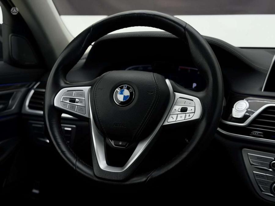 Grey BMW 740 2020 in Vilnius, with an engine capacity of 2.99 L and mileage of 222 thousand km for 33999 €, photo 20 on AUTOMOTO.COM.LV