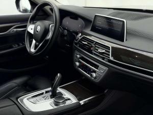 Pelēks BMW 740 2020 Viļņa, ar dzinēja tilpumu 2.99 L un nobraukumu 222 tūkst. km par 30600 €, foto 17 vietnē AUTOMOTO.COM.LV