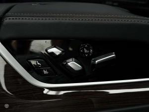 Pelēks BMW 740 2020 Viļņa, ar dzinēja tilpumu 2.99 L un nobraukumu 222 tūkst. km par 30600 €, foto 22 vietnē AUTOMOTO.COM.LV