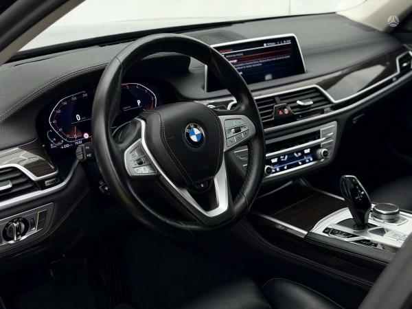 Grey BMW 740 2020 in Vilnius, with an engine capacity of 2.99 L and mileage of 222 thousand km for 29999 €, photo 9 on AUTOMOTO.COM.LV