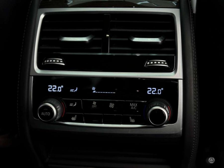 Pelēks BMW 740 2020 Viļņa, ar dzinēja tilpumu 2.99 L un nobraukumu 222 tūkst. km par 29999 €, foto 21 vietnē AUTOMOTO.COM.LV