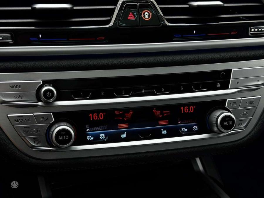Pelēks BMW 740 2020 Viļņa, ar dzinēja tilpumu 2.99 L un nobraukumu 222 tūkst. km par 29999 €, foto 32 vietnē AUTOMOTO.COM.LV