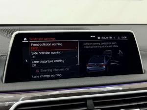 Pelēks BMW 740 2020 Viļņa, ar dzinēja tilpumu 2.99 L un nobraukumu 222 tūkst. km par 29999 €, foto 34 vietnē AUTOMOTO.COM.LV