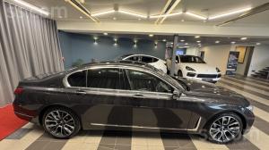 Grey BMW 740 2021 in Riga, with an engine capacity of 3.00 L and mileage of 121 thousand km for 41990 €, photo 5 on AUTOMOTO.COM.LV