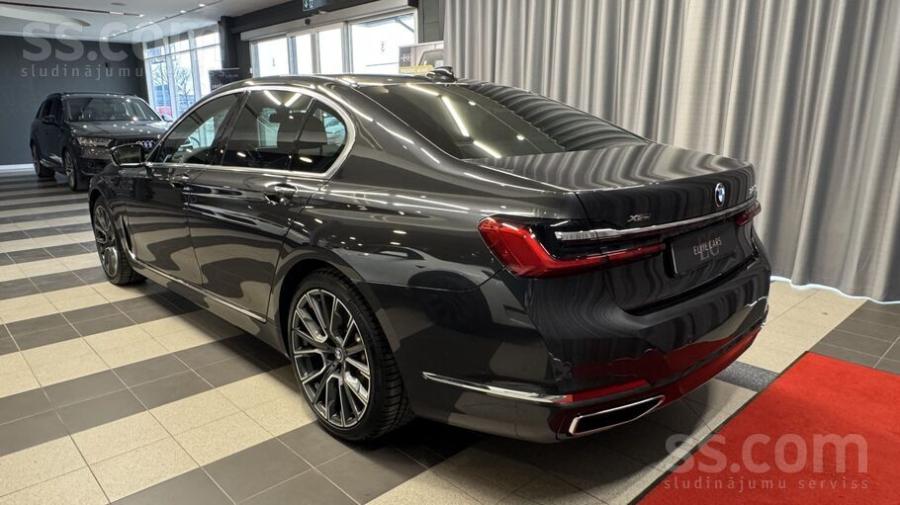 Grey BMW 740 2021 in Riga, with an engine capacity of 3.00 L and mileage of 121 thousand km for 41990 €, photo 8 on AUTOMOTO.COM.LV