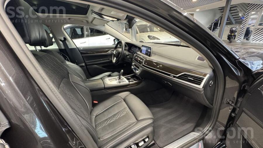 Grey BMW 740 2021 in Riga, with an engine capacity of 3.00 L and mileage of 121 thousand km for 41990 €, photo 12 on AUTOMOTO.COM.LV