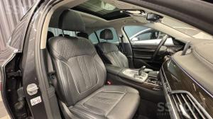 Grey BMW 740 2021 in Riga, with an engine capacity of 3.00 L and mileage of 121 thousand km for 41990 €, photo 13 on AUTOMOTO.COM.LV
