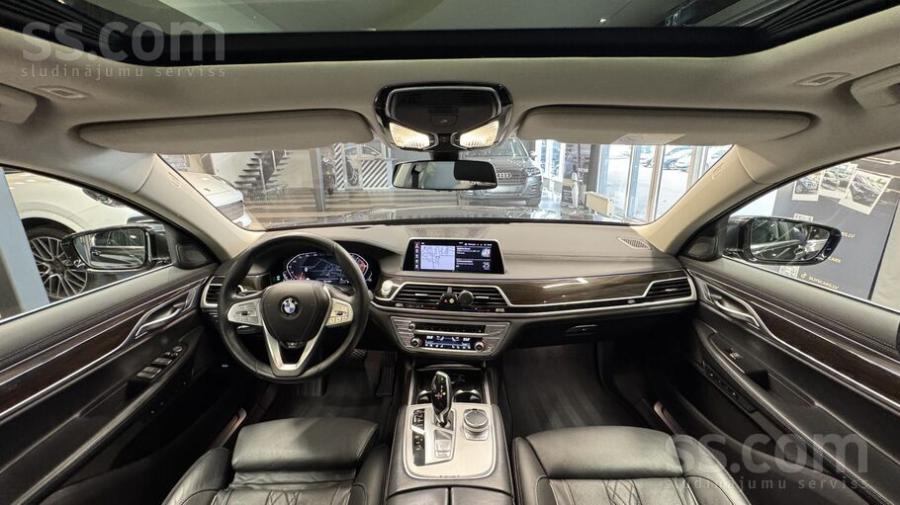 Grey BMW 740 2021 in Riga, with an engine capacity of 3.00 L and mileage of 121 thousand km for 41990 €, photo 17 on AUTOMOTO.COM.LV